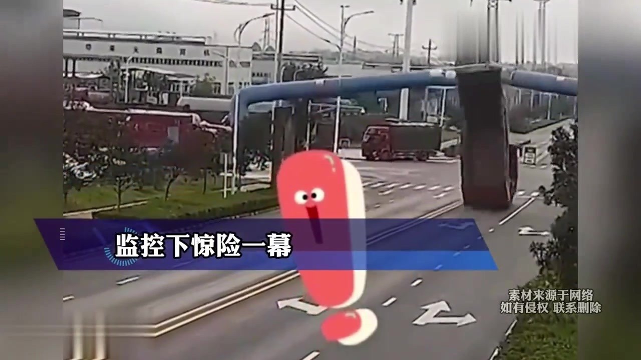 监控下惊险一幕,大货车撞上蒸汽管道