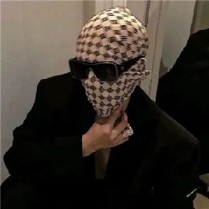 世予纪尘 