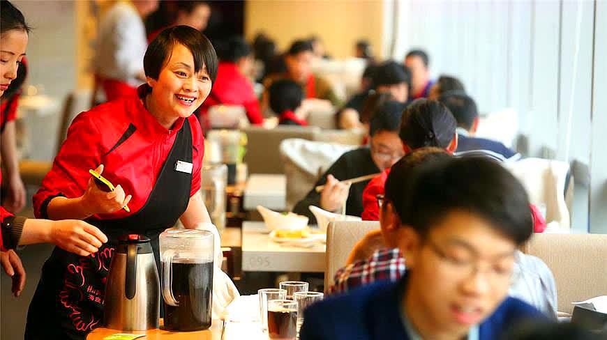 在海底捞工作一个月,能拿到多少薪酬呢?答案出人意料