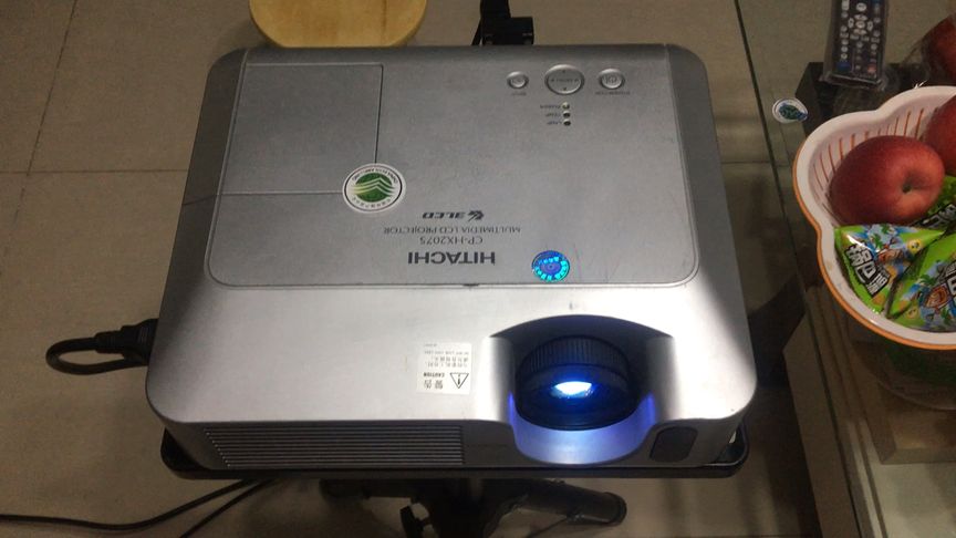 效果不错的日本日立HX2075投影仪投影机比极米投影亮