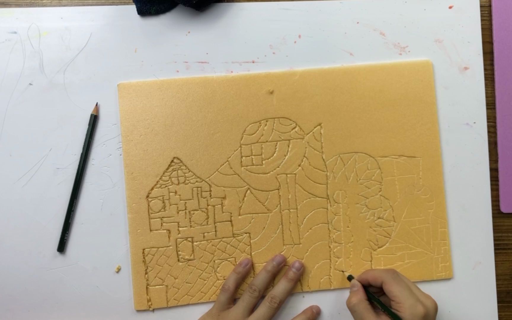 跟着小白老师一起来了解《版画》是如何制作的吧!