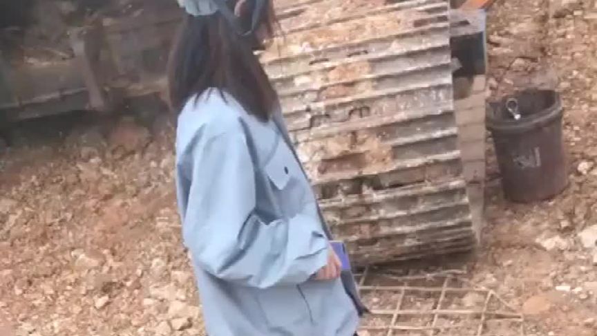 工地来了位小姐姐,怎样能搞到她的微信