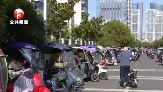 合肥:家长该不该给孩子批改作业? 记者探访合肥市中小学