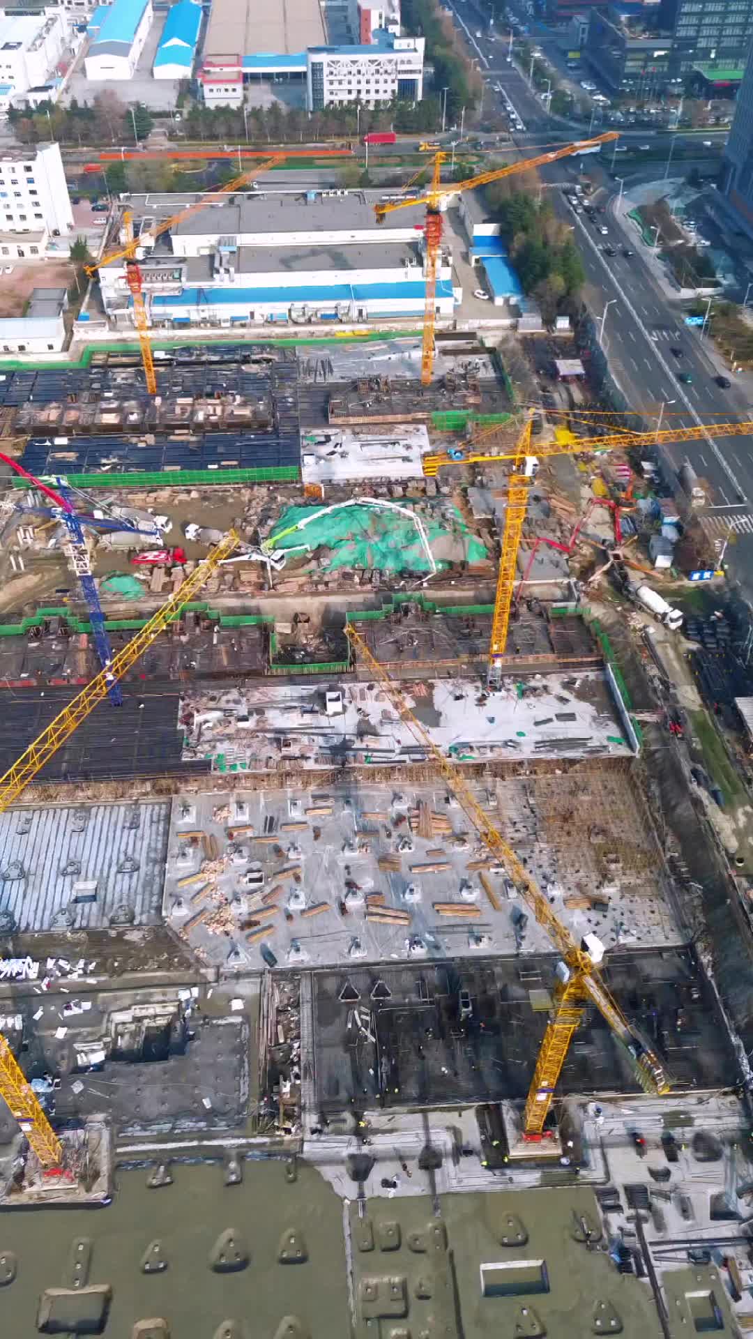 威海信泰壹号院位于深圳路北、香港路西。容积率1.87,建筑密度...