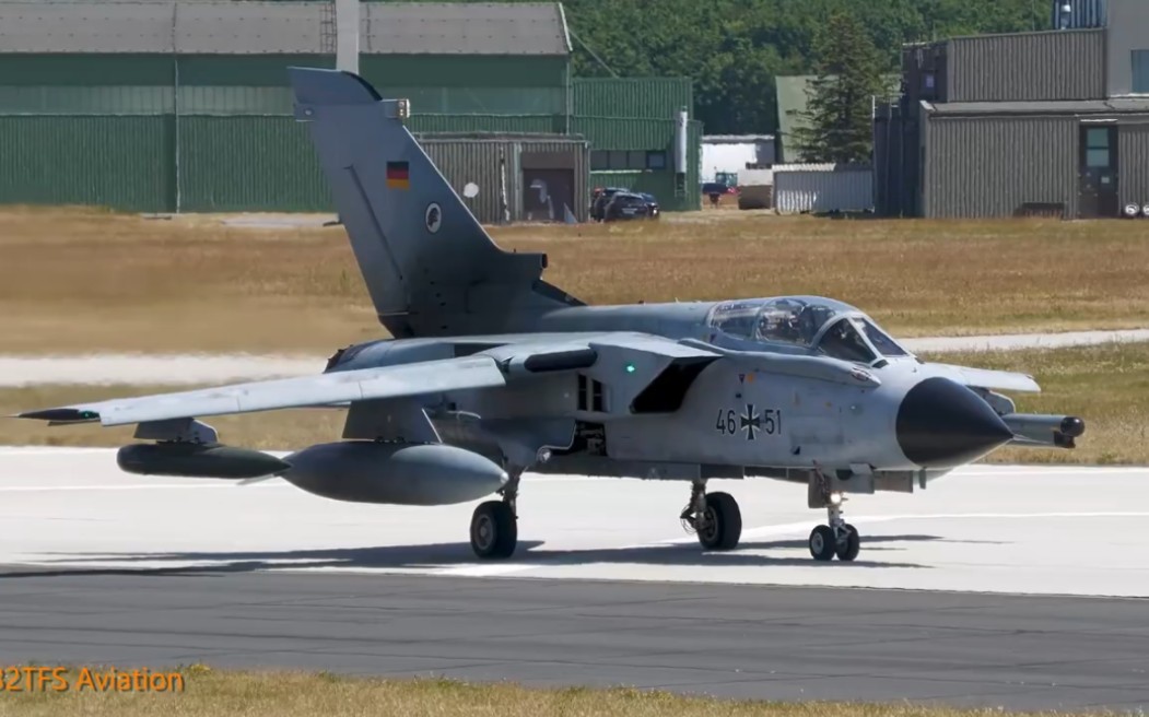 德国狂风战斗机滑跑起飞