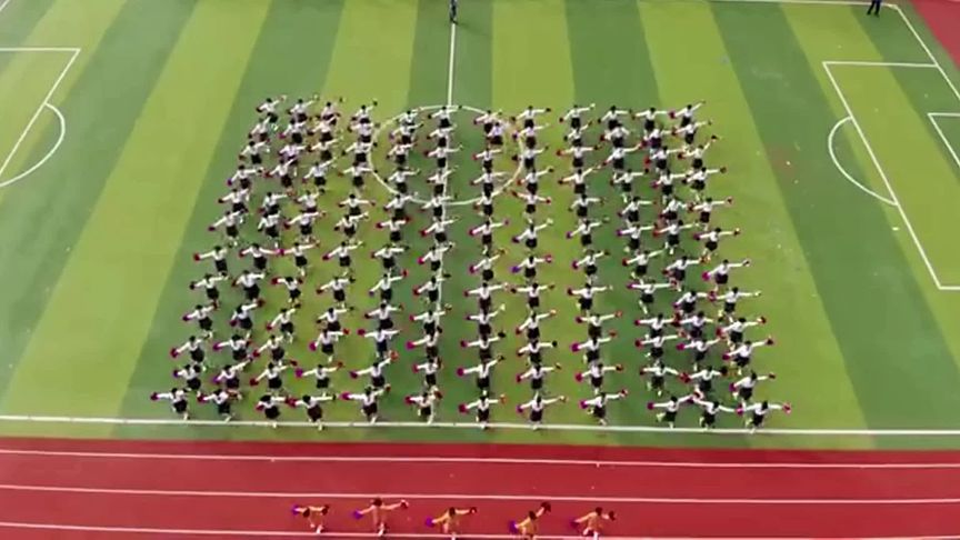 运动会开幕式上,这个队形变换太精彩了!