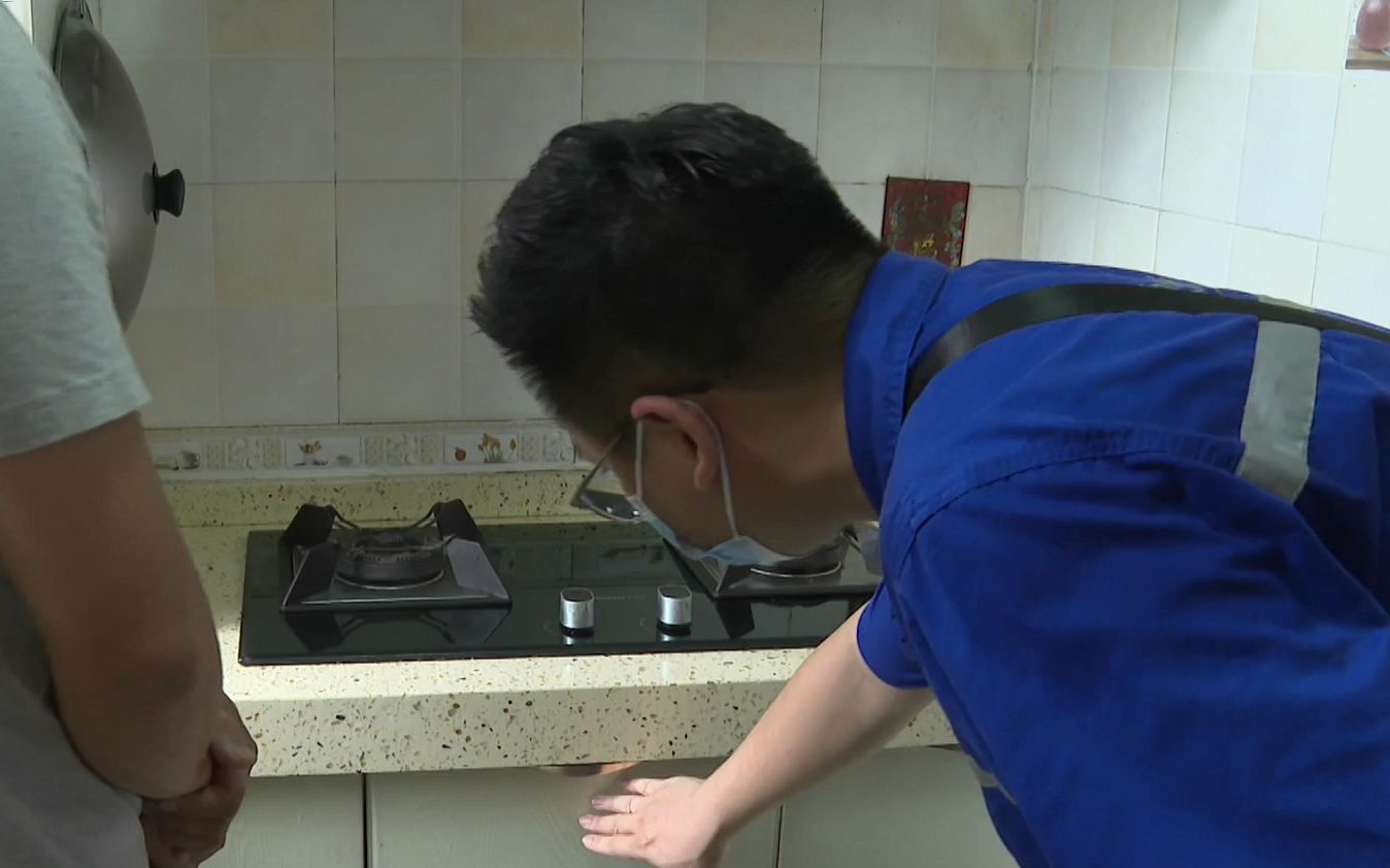 禅城燃气开展入户检查 提醒居民商户注意安全用气