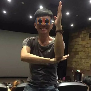 大少嘻嘻嘻 