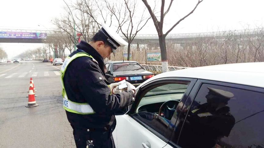 6月15日起,这3种开车行为只罚款不扣分,另外5种违章直接扣12分