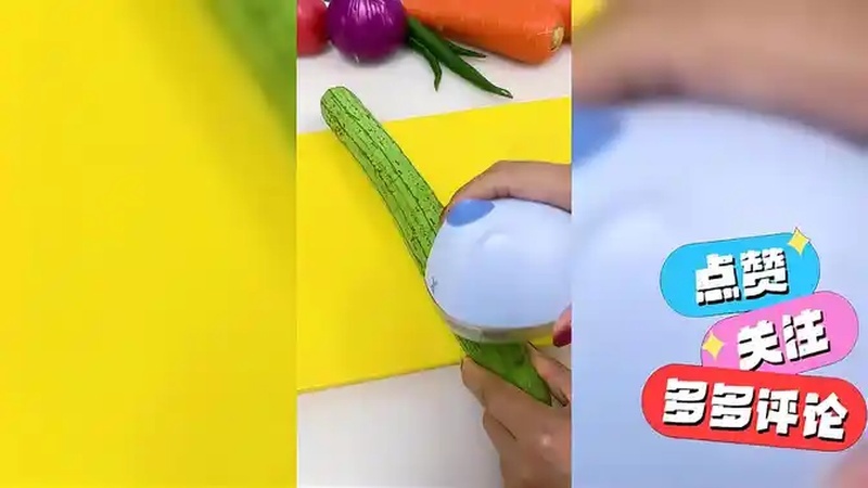厨房必备带收纳盒的削皮器