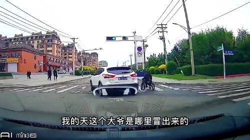 酒驾弃车而逃,人才呀。车祸警示安全驾驶文明出行行车记录仪