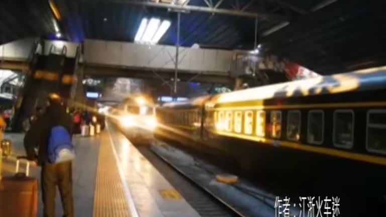 DF4DH牵引K7711双层列车北京到承德从北京站4站台开出