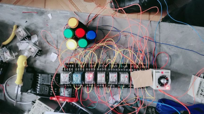 跑马灯电路继电器控制