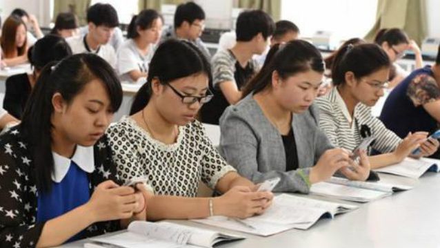 小学生该不该用手机
