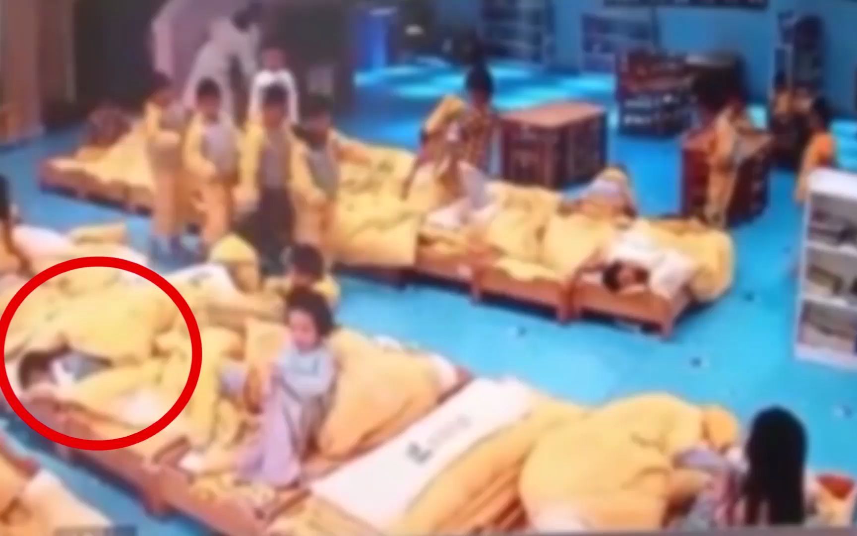 幼儿园回应4岁幼儿趴睡后死亡:死亡与趴睡无关,老师未失职【教育局...
