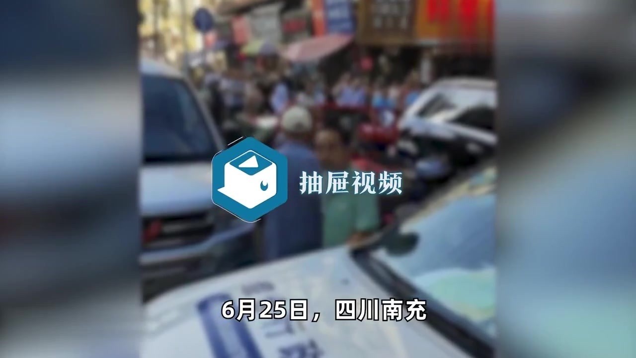 南充一行政执法车辆占道致拥堵?官方通报:接受交警部门处罚