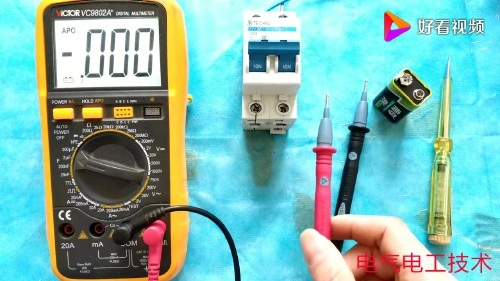 万用表怎么测量交流电压和直流电压?怎么区分正负极?手把手教你