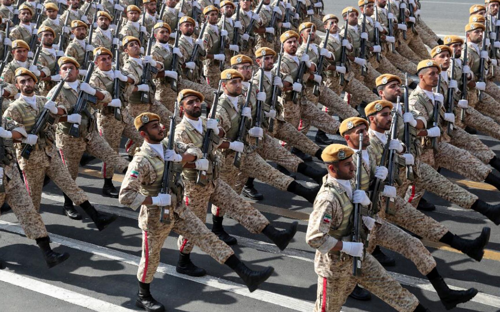 伊朗大阅兵:一种战法威慑联军 一个展览打脸美国