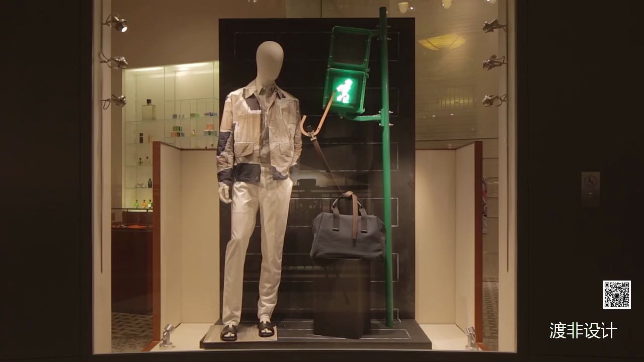 爱马仕橱窗。红绿灯下的爱情