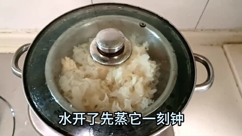 润喉清肺梨汤清甜滋补暖身心,三步熬煮零失败