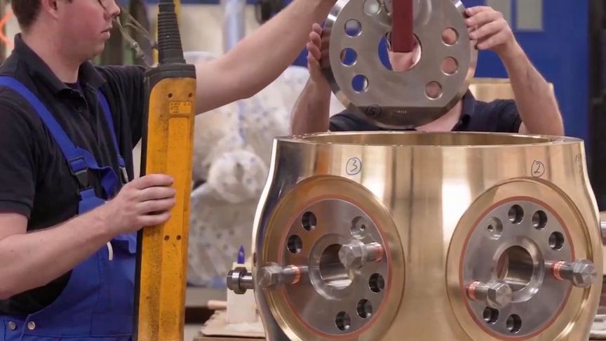 螺旋桨的制作和安装,也是一个大工程呀,看完我想去坐大游轮