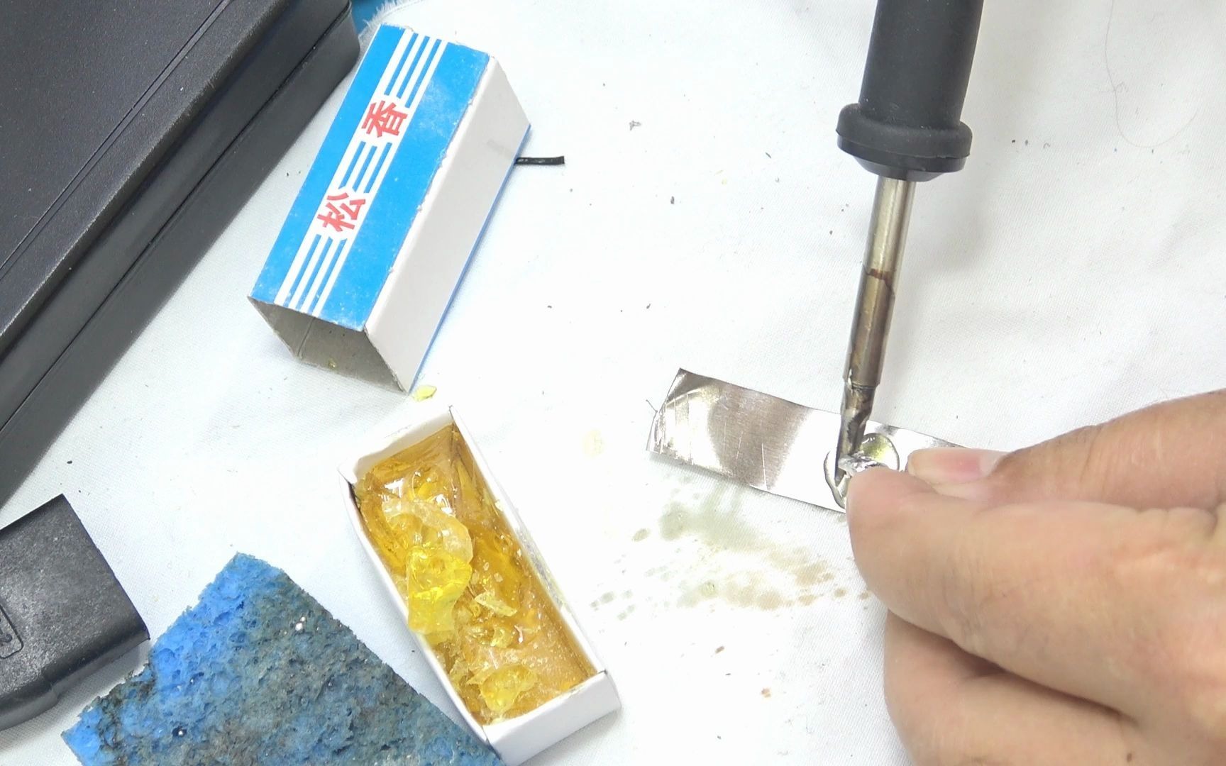 英华高端松香和普通松香焊接维修对烙铁头的影响和助焊性强弱