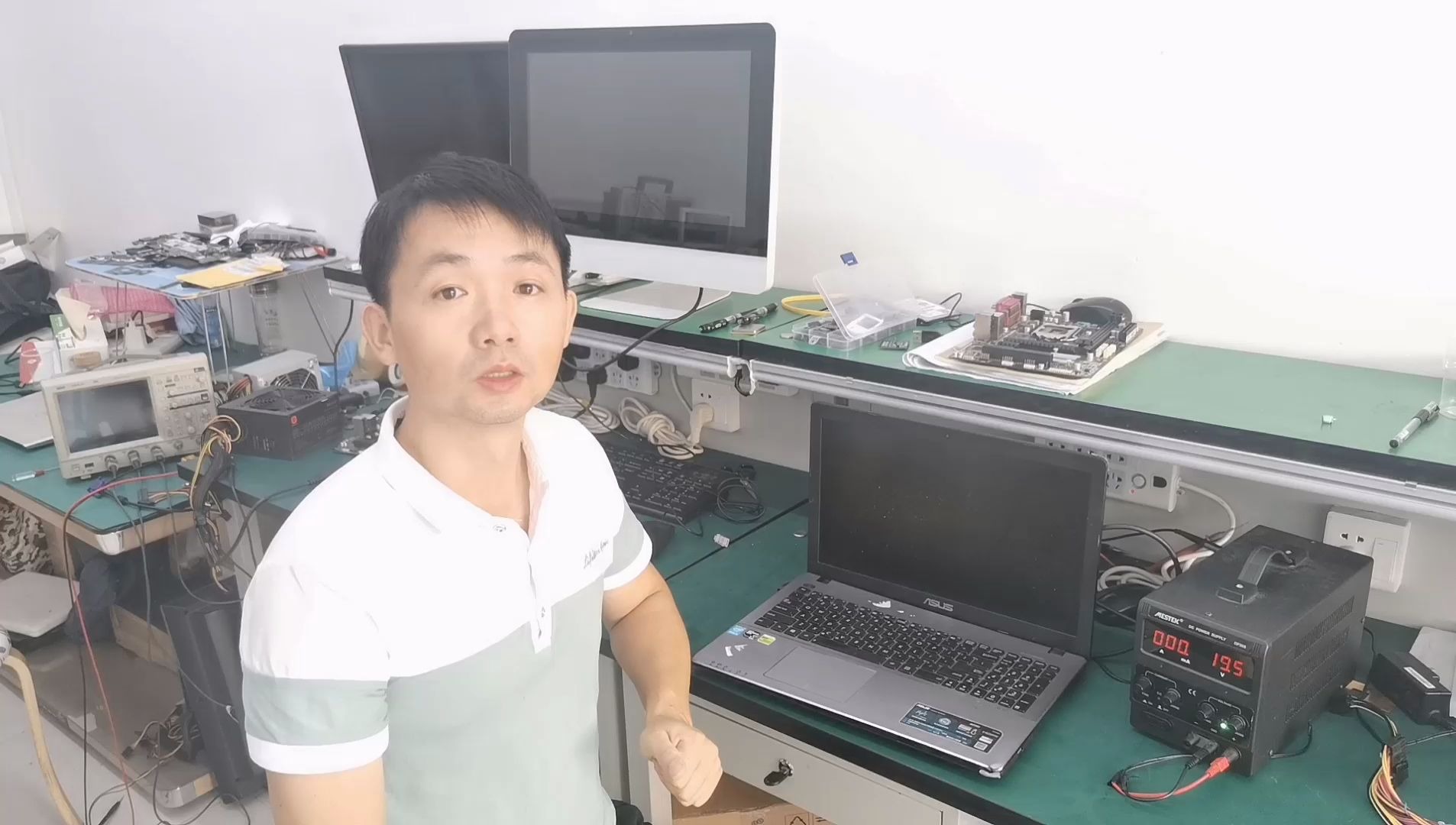华硕A550J不开机,经确认开机电流非常小,这种故障就是送钱来了.