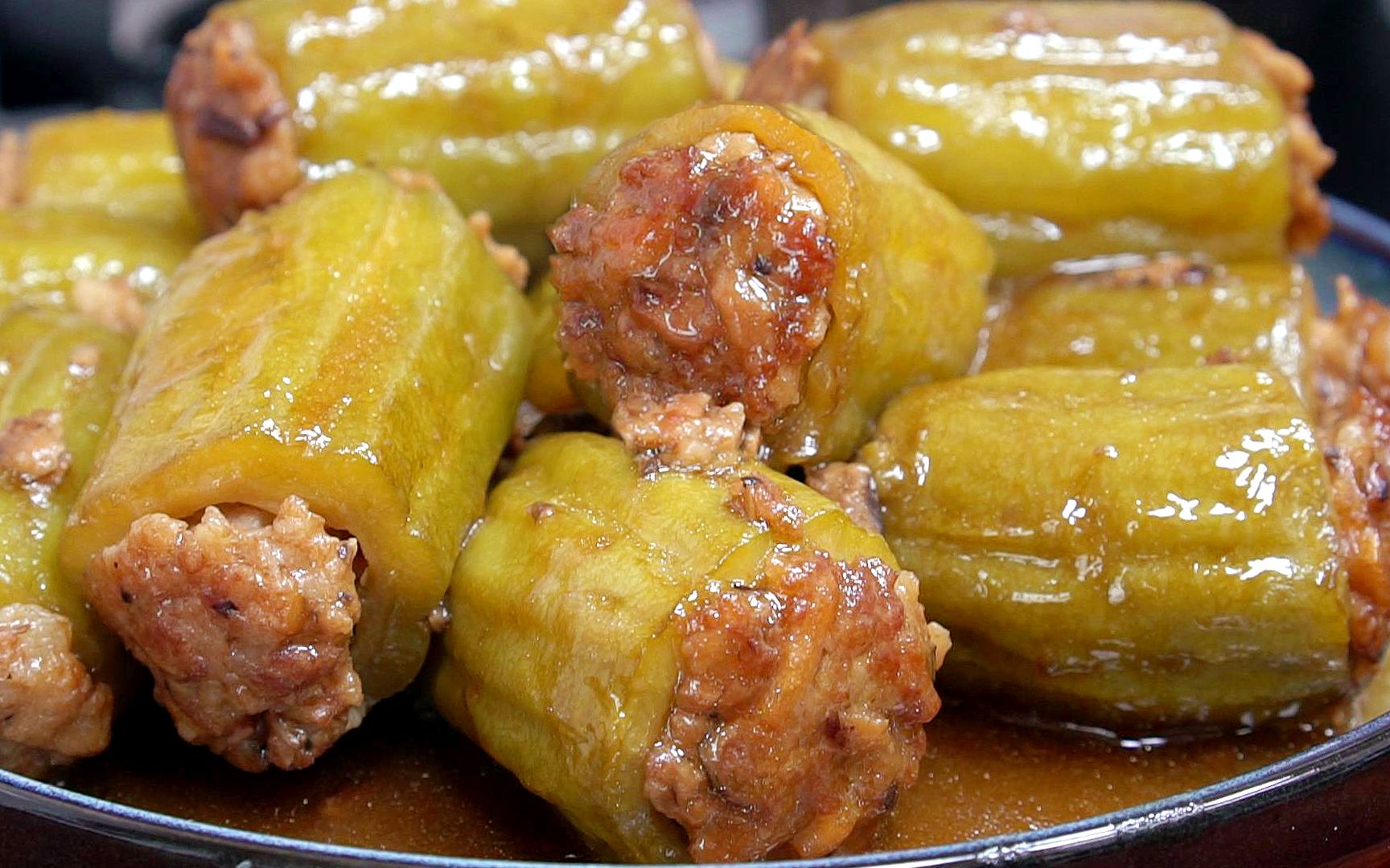 酿苦瓜,客家人爱吃的一道家常菜,简单又好吃,汤汁拌饭能吃两碗