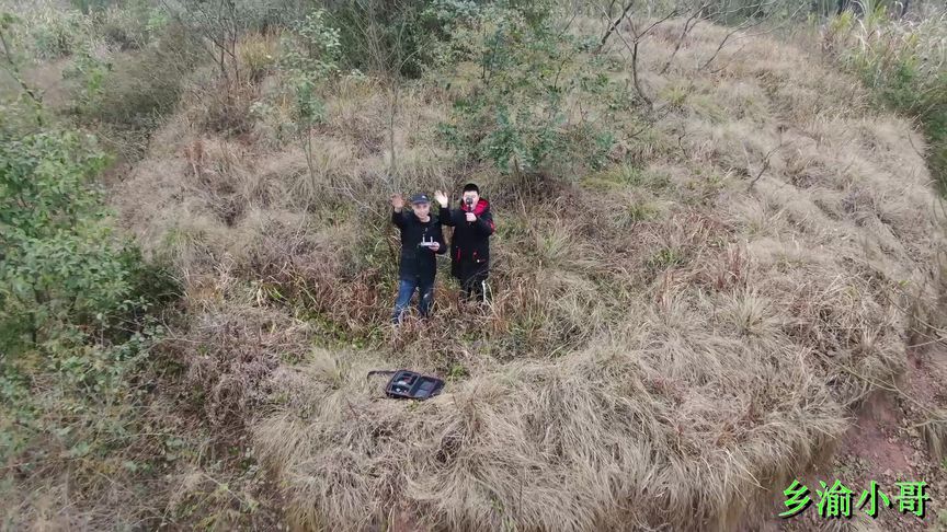 农村小伙带儿子放飞大疆无人机,多种拍摄模式助你轻松拍大片