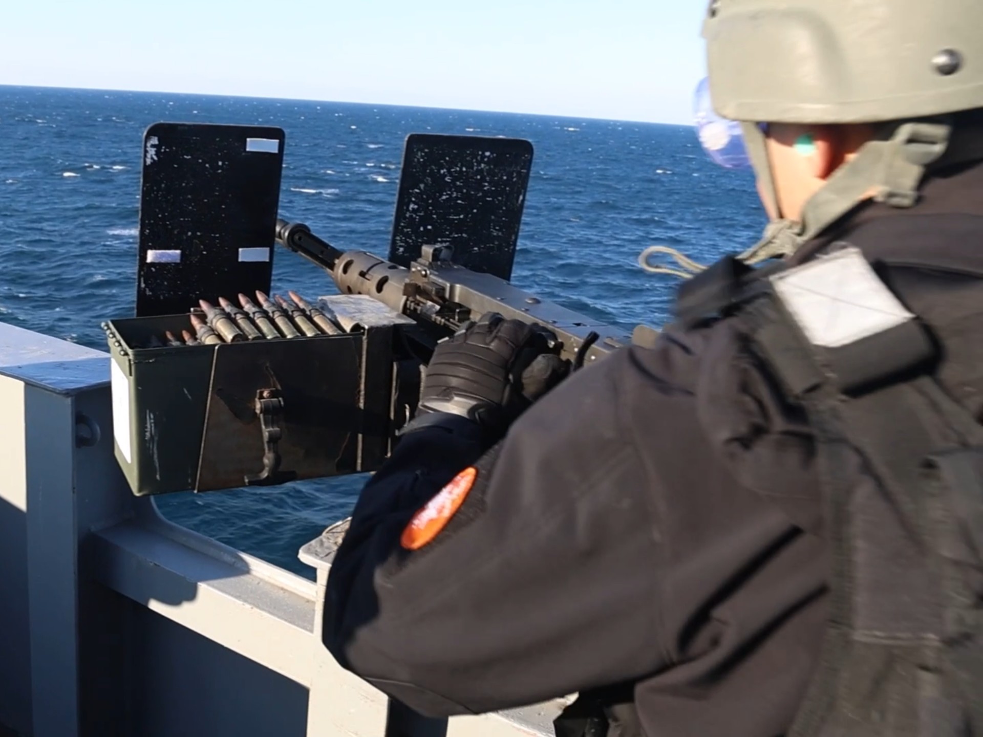 福特号航母进行实弹射击训练