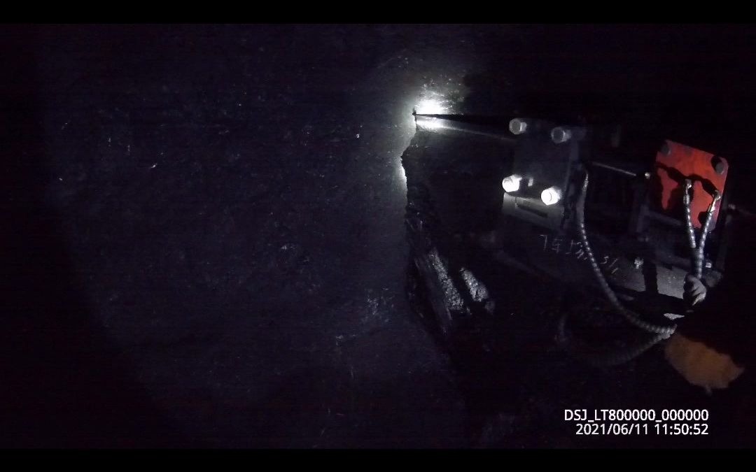 深入地下煤矿真实钻机试验视频