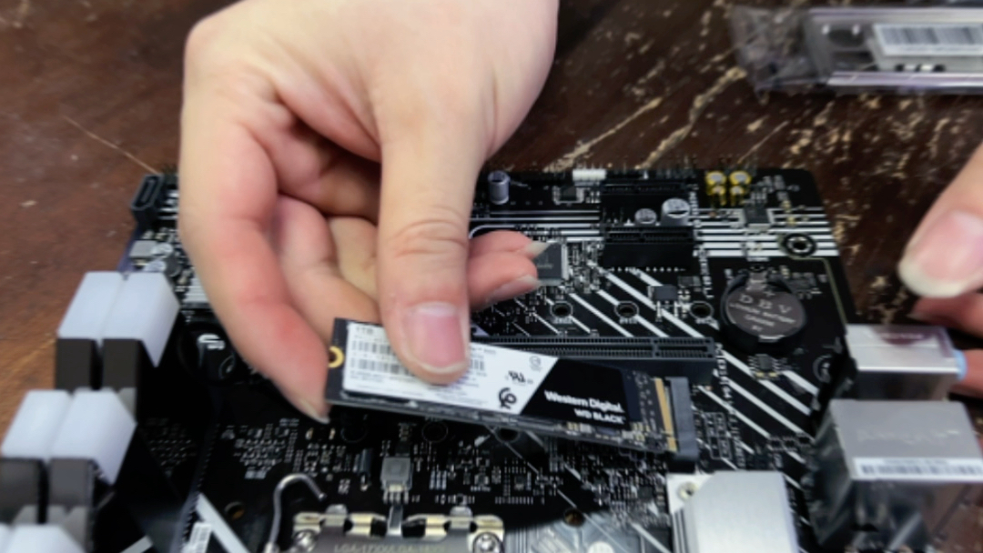 中档游戏电脑:I5-12600K 华硕B660主板 华硕3050 16G4000 1TB固态 ...
