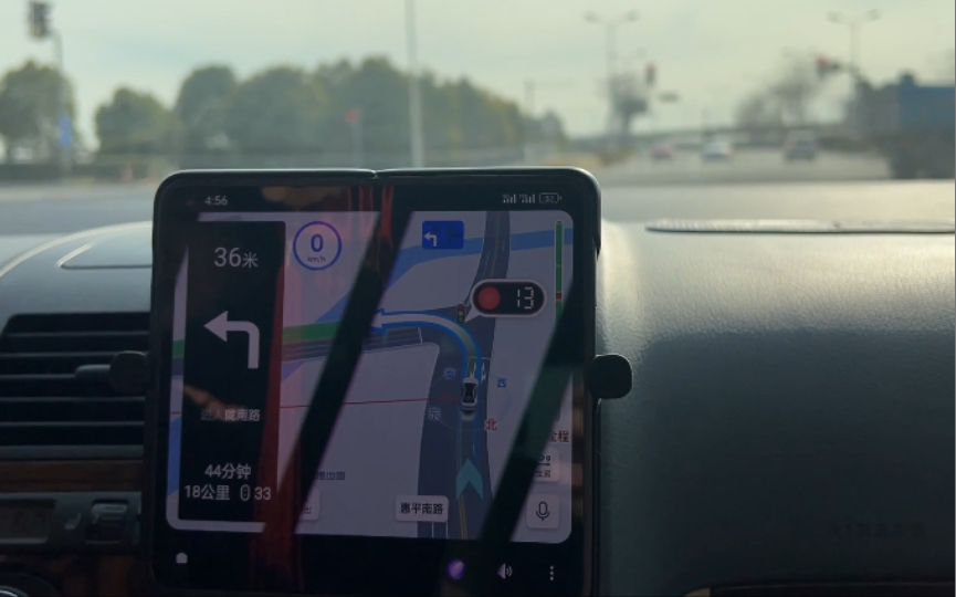 这个导航同步红绿灯是什么原理?