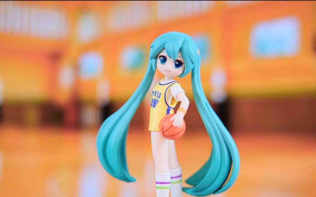 潮玩潮趣女子玩盲盒3年花几十万,盲盒为何让人欲罢 盲盒手办制作