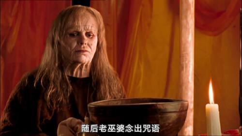 巫师施展魔法扎向稻草人,没想到屋内的女人立刻倒地而亡