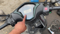 电动车的电量显示不准确该怎么办?师傅教你对接一个插头就能修好