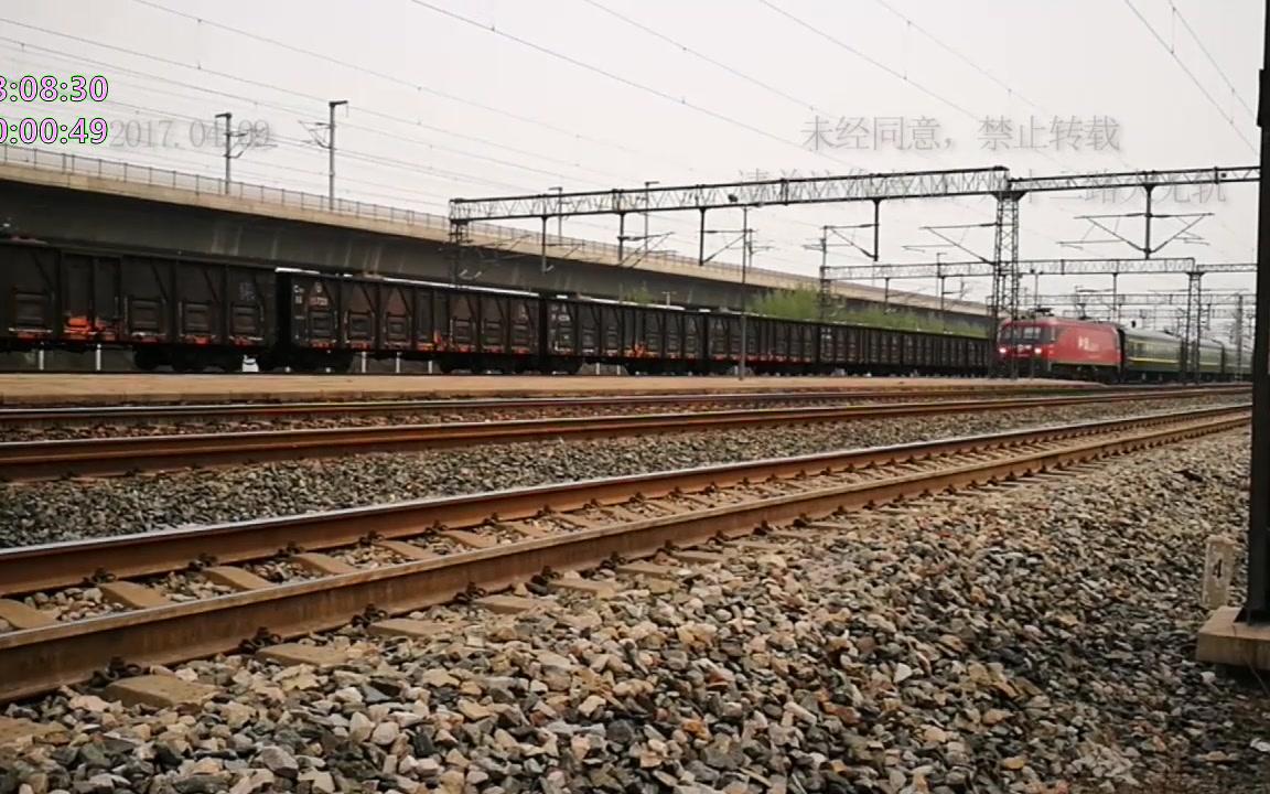 ...天津北仓火车站内京沪线下行货车和上行即将转往津霸联络线的K728...