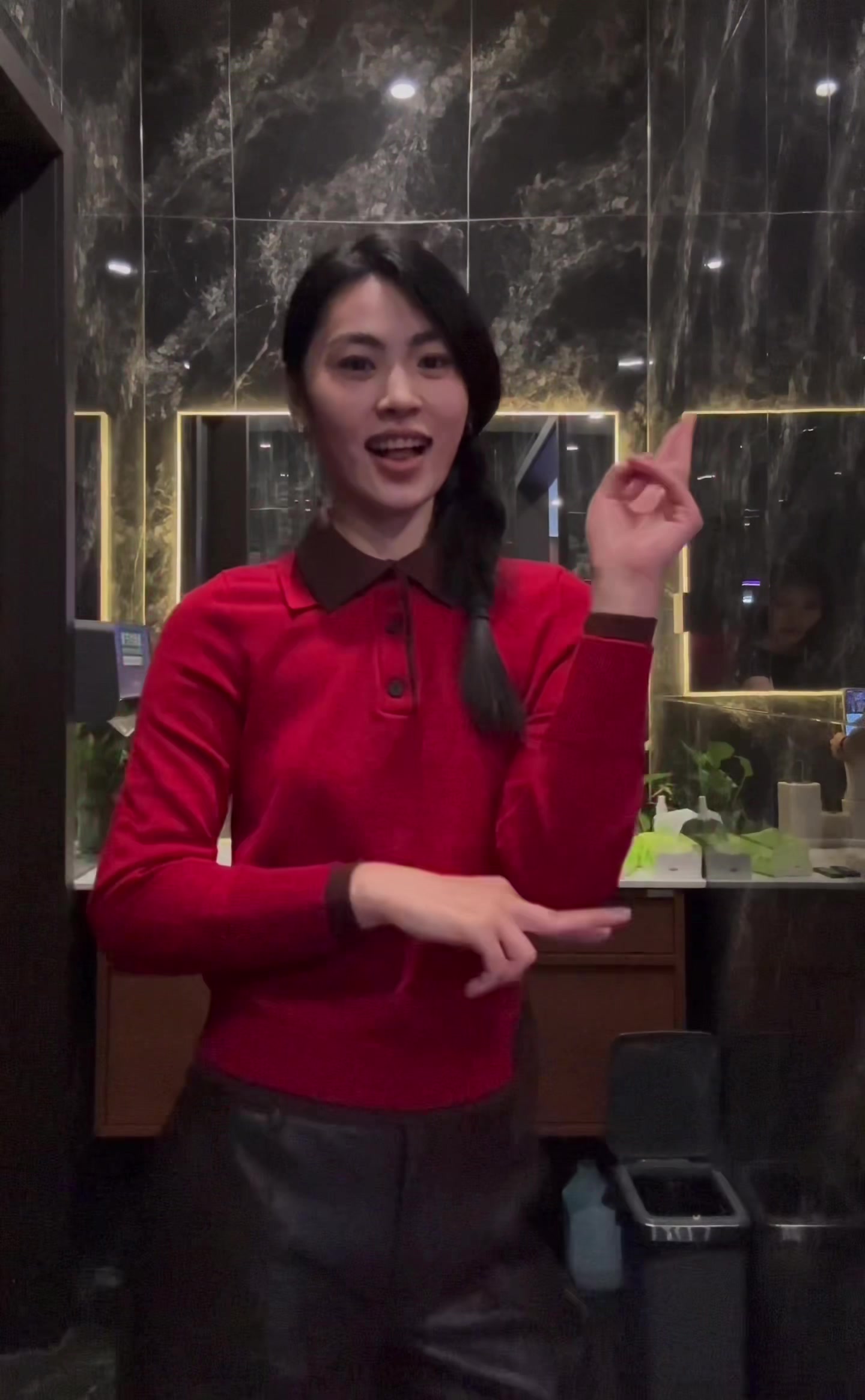 微微辣～微微辣#胜心摇 #手势舞 #ootd穿搭 #原相机 #inmyfeeling