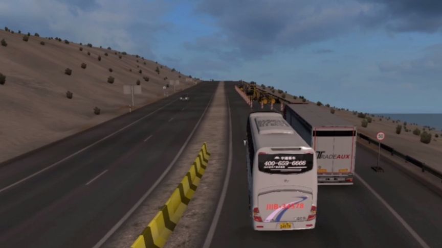 欧洲卡车模拟2,一路开着车门跑。