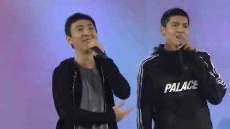 八卦:王思聪微博吐槽自家酒店 疑似入住信息被泄露