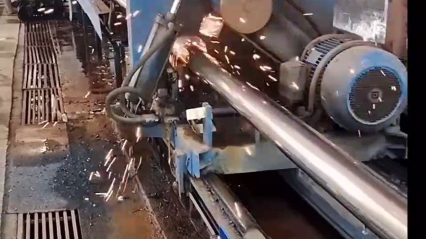 钢管的制作过程,原来这样的简单,大开眼界了