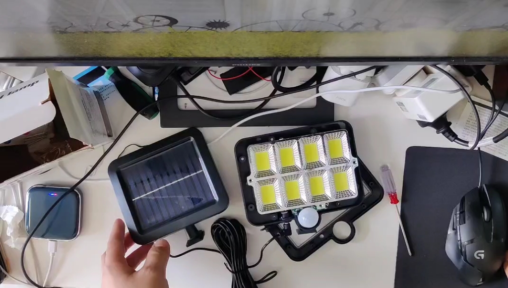 太阳能 人体感应灯 18650锂电池款拆解