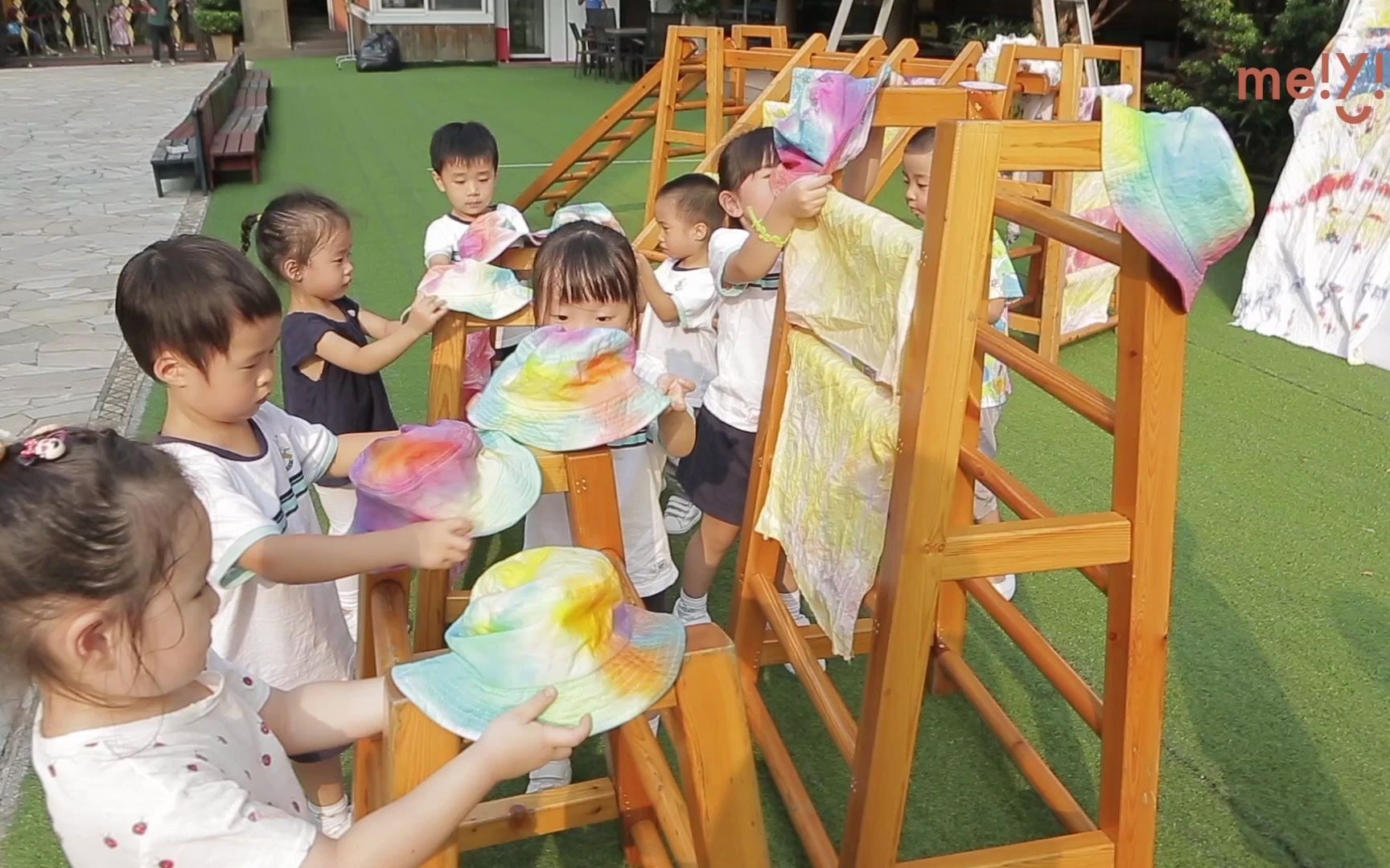 Meiyi英皇国际幼儿园快乐星期五-扎染视频