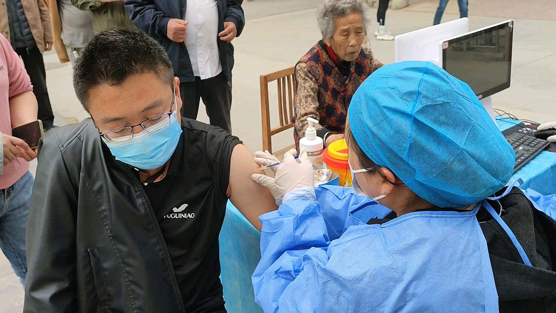 河南开封顺河回族区:东苑街道清水河社区稳步推进新冠疫苗接种第三...