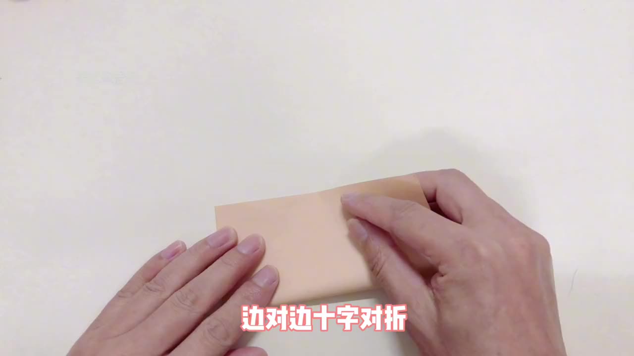 做一个精灵球折纸,快去捕捉皮卡丘吧!也可以当礼物盒哦