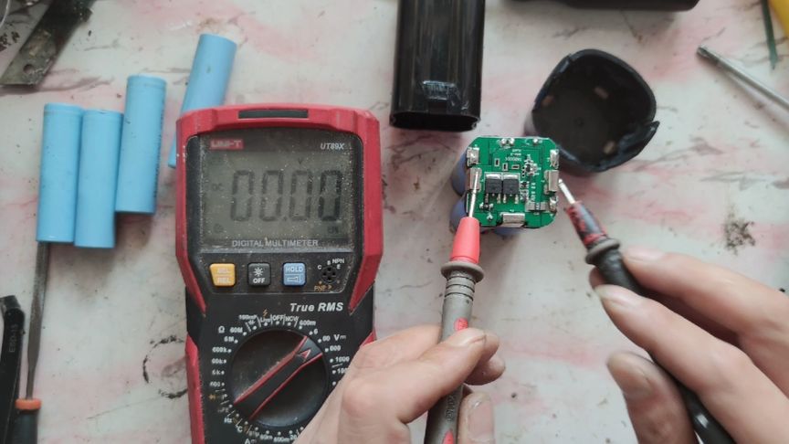 手电钻锂电池坏了不要丢,自己动手修修比买的还要好,新手都会。