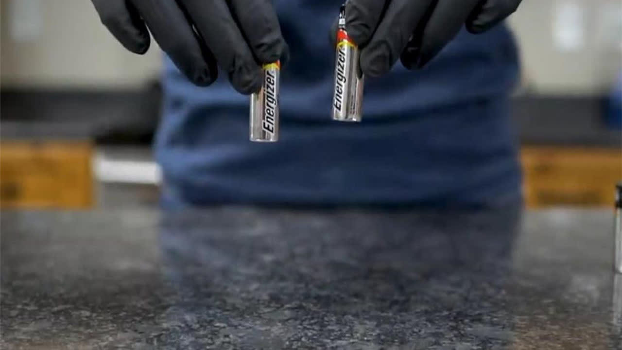 怎么判断电池有没有电?扔一下就知道.