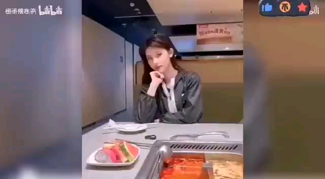【阿朱与富哥吃火锅,竟被富哥要求脱衣,海底捞不雅视频,网红阿朱为...