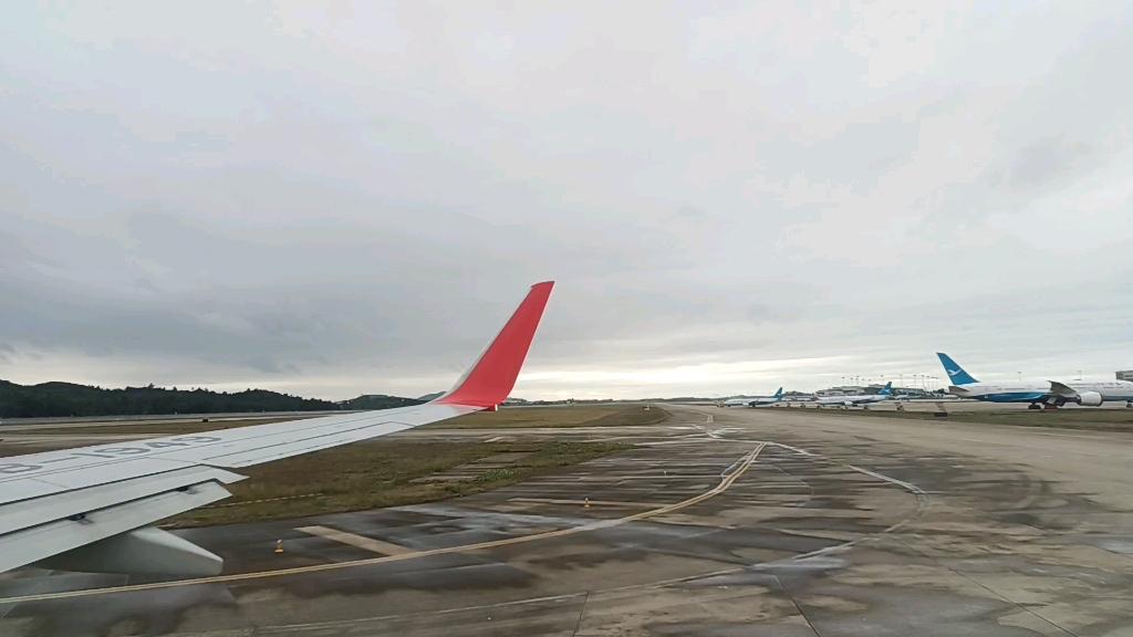 上海航空B737-800福州机场03起飞(右侧视角)