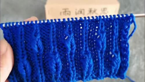 错落有致的小树叶花织毛衣简单独特